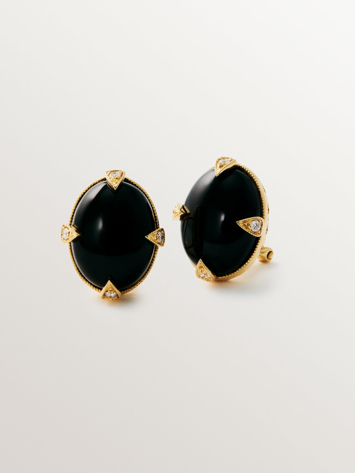 Pendientes de oro amarillo de 18K con ónix negro y diamantes en talla ...